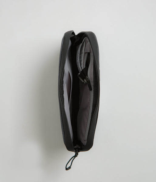 Salomon ACS Essentials Case - Turbulence / Monument | Flatspot