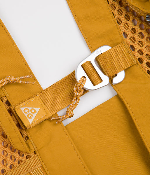 Nike ACG Buttles Vest - Gold Suede / Sanddrift / Sanddrift Nike ACG Buttles Vest - Gold Suede / Sanddrift / Sanddrift