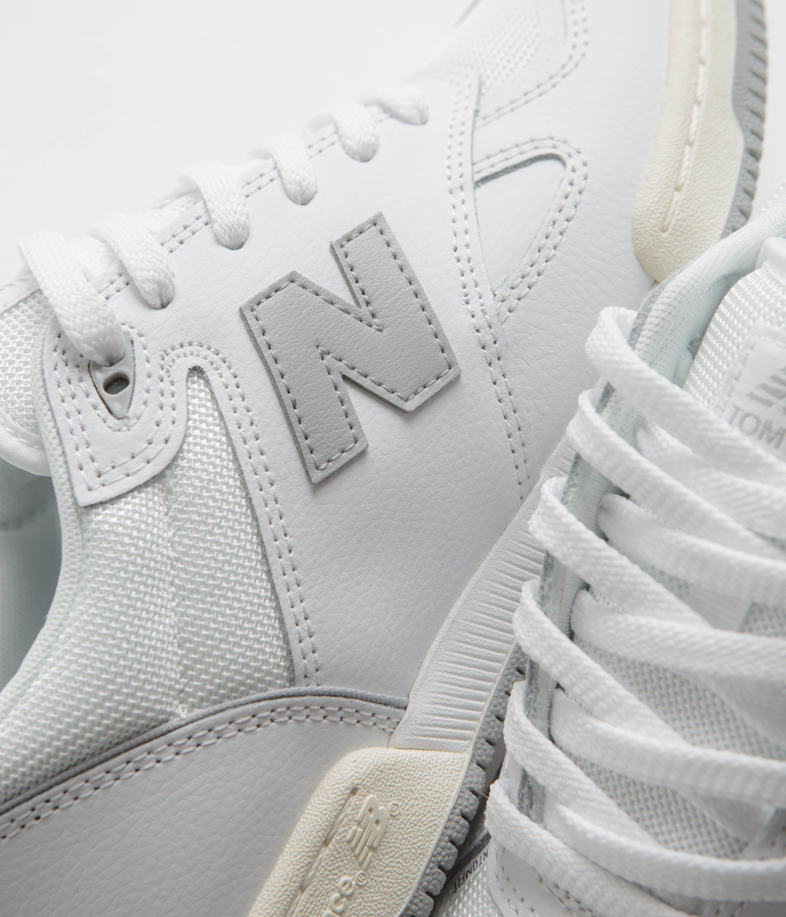 New Balance Numeric 600 Tom Knox Shoes - White / Grey | Flatspot
