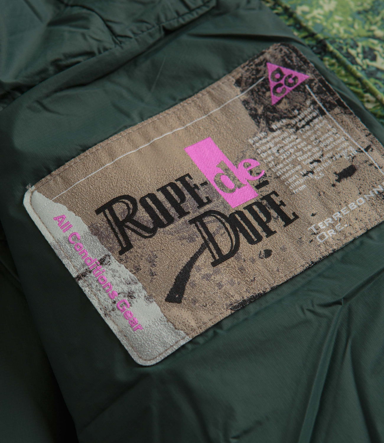 Nike ACG Rope de Dope Print Jacket - Vintage Green / Summit White ...