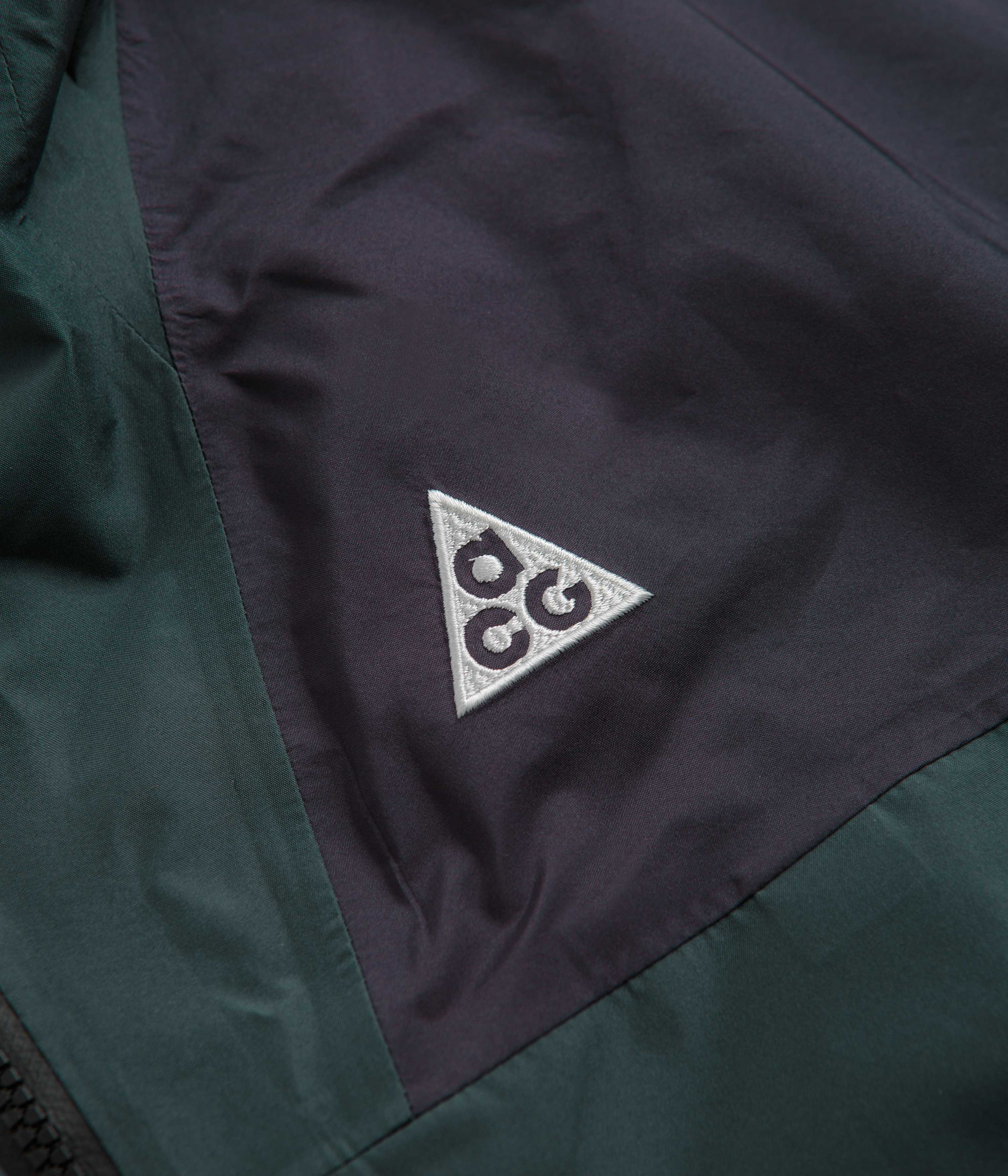 Nike ACG Womens Chain Of Craters Jacket - Faded Spruce / Gridiron / Su ...