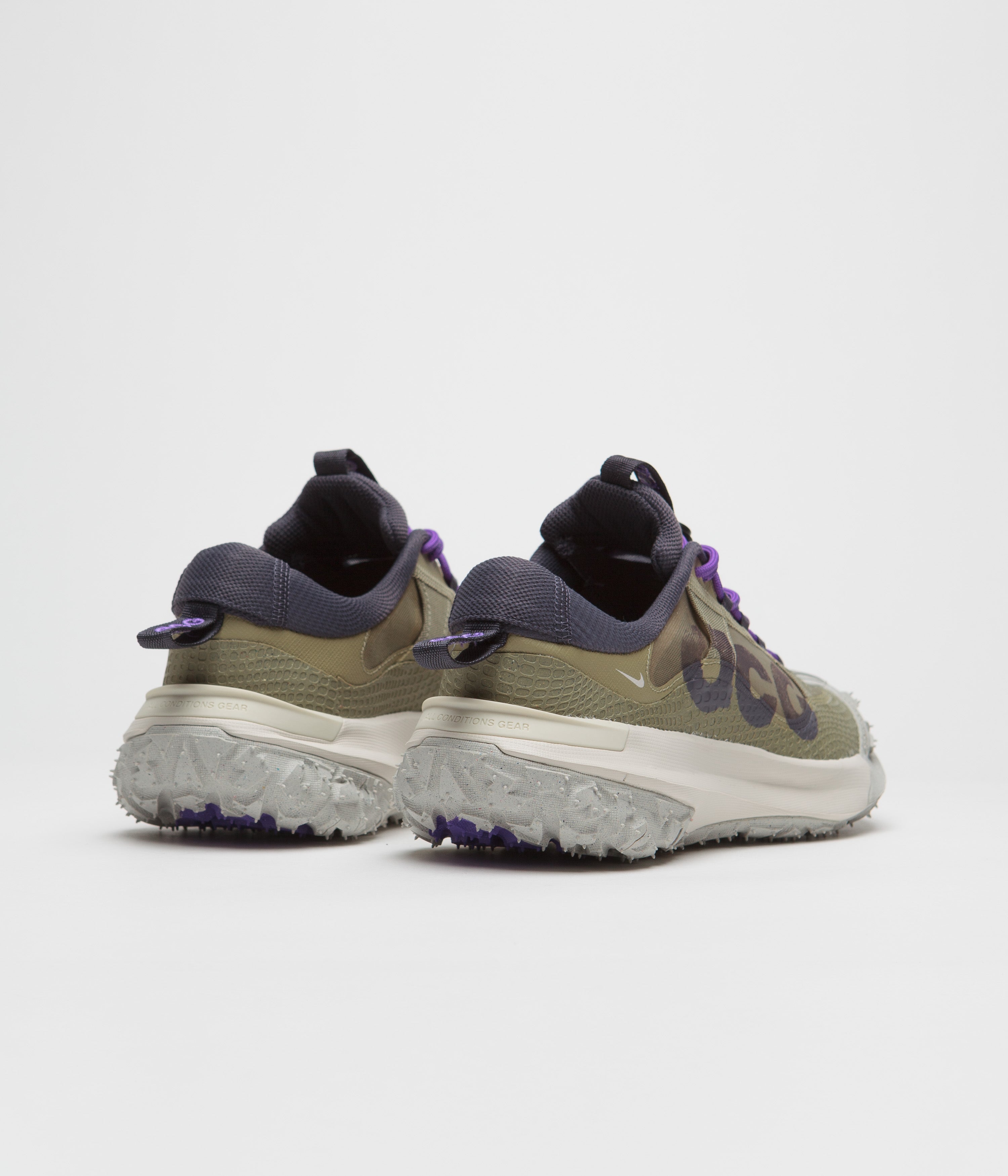 Nike ACG Mountain Fly 2 Low Shoes - Neutral Olive / Gridiron - Action ...